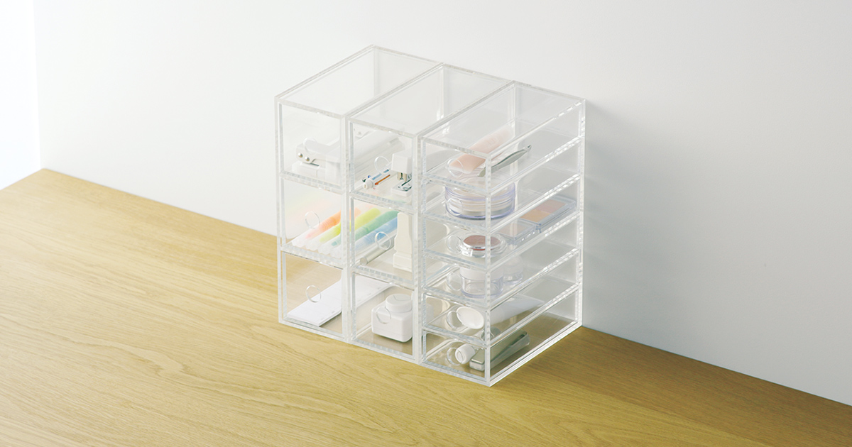 Display with transparency / Acrylic storage units | Compact Life | MUJI