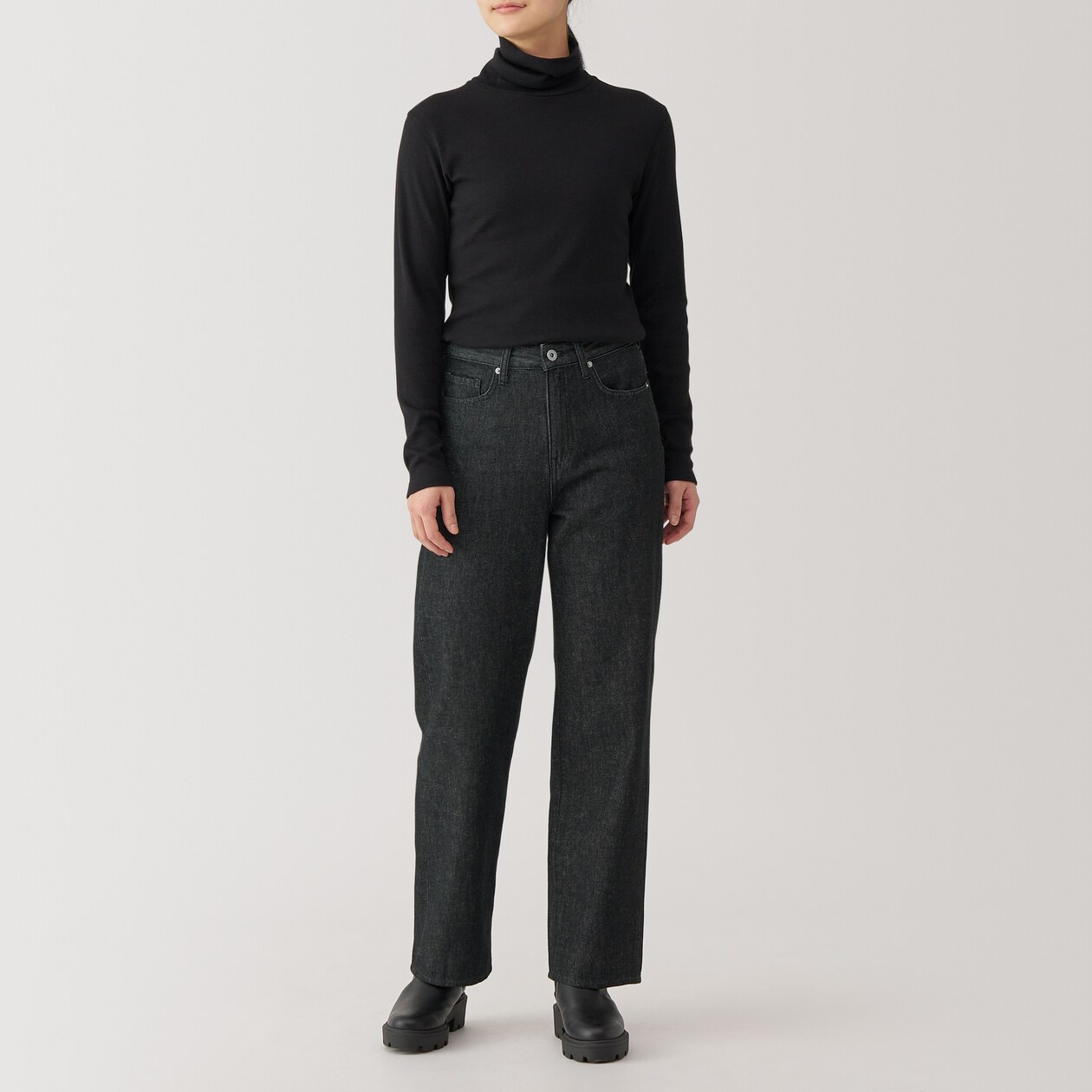 婦人 木の実から作ったカポック混 デニムストレートパンツ 黒 股下73．5 | 無印良品